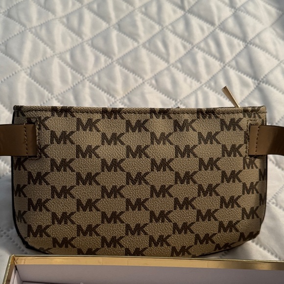 Michael Kors | Bags | Michael Kors Signature Brown And Cream Belt Bag ...